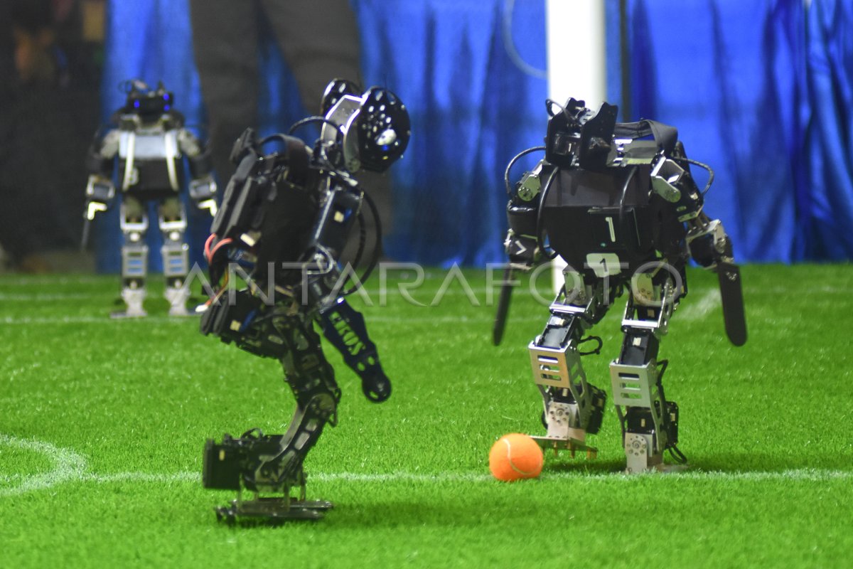 INDONESIAN FOOTBALL ROBOT CONTEST | ANTARA Foto