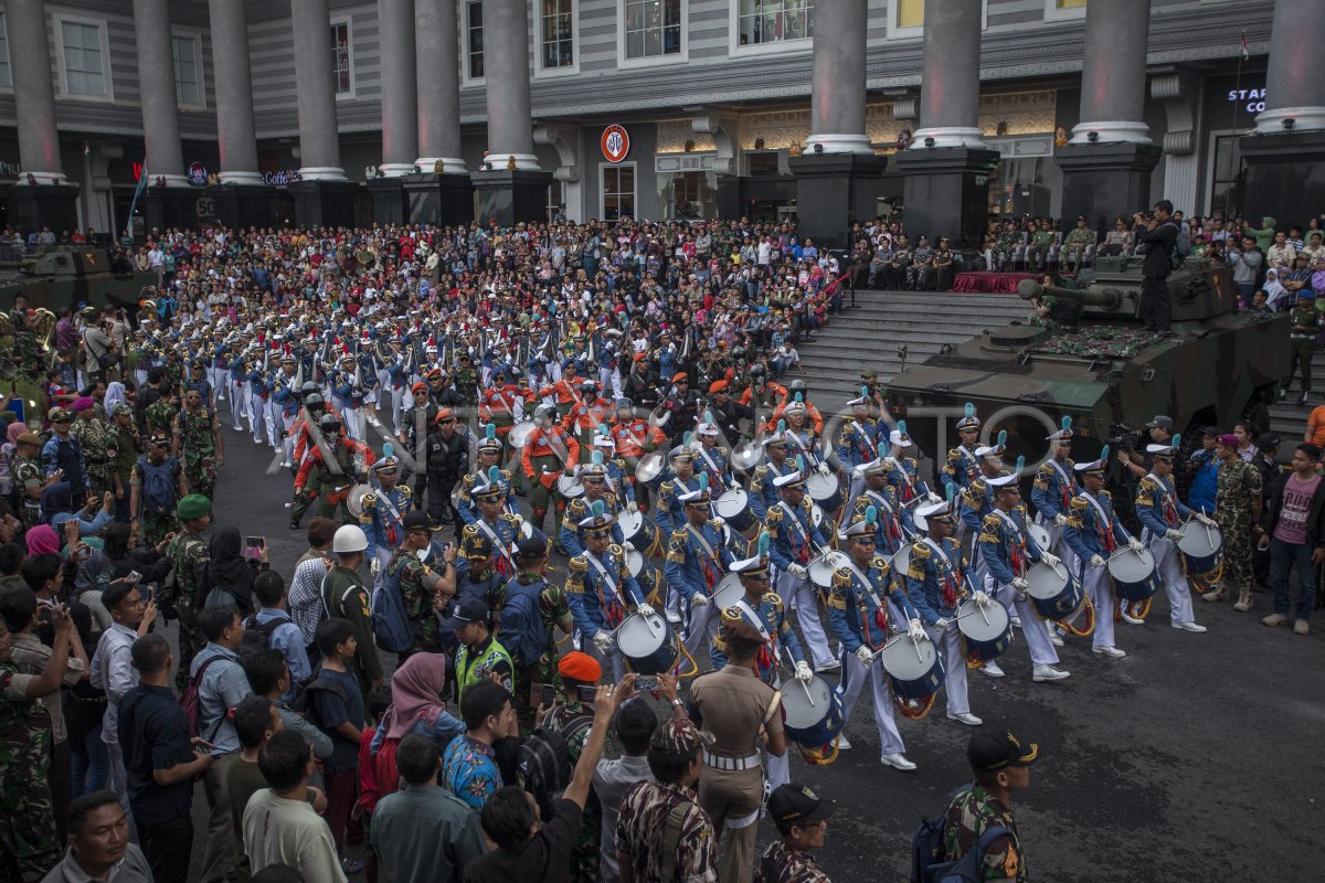 PAMERAN ALUTSISTA TNI | ANTARA Foto