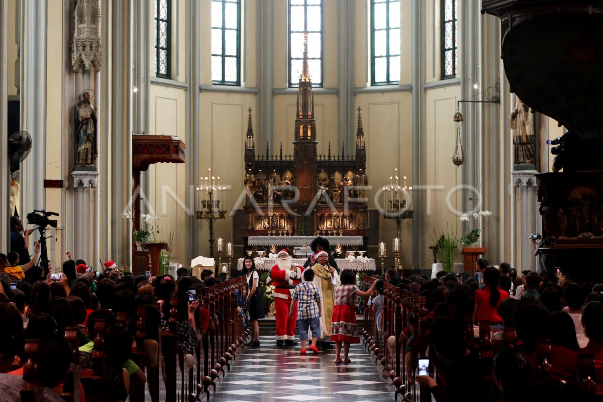 MISA NATAL GEREJA KATEDRAL | ANTARA Foto