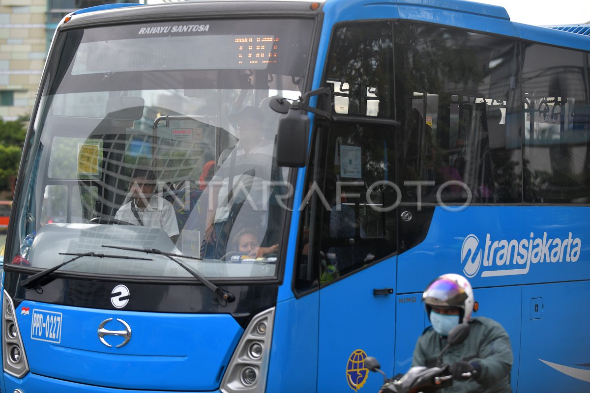 PENAMBAHAN ARMADA TRANSJAKARTA | ANTARA Foto