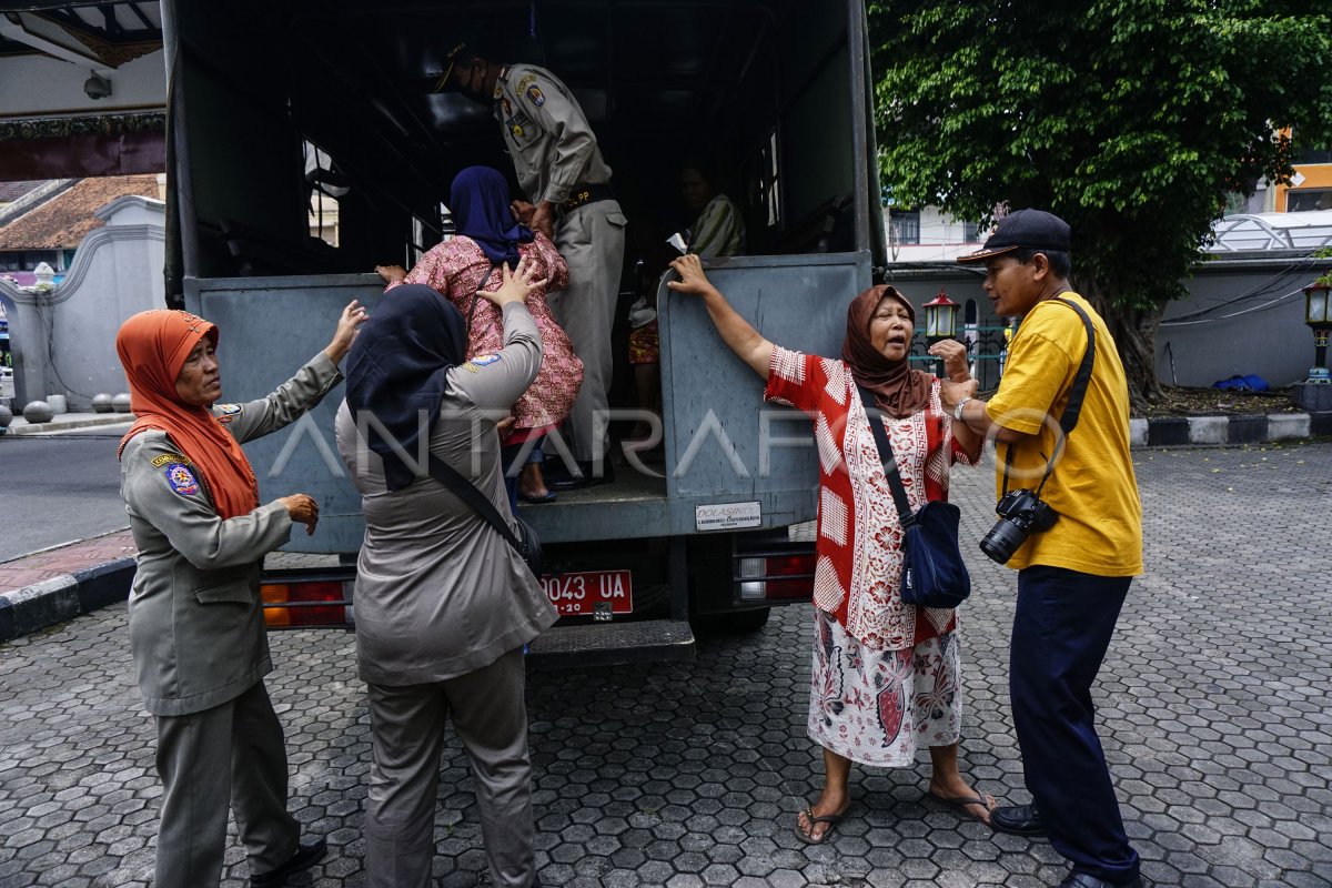 RAZIA GELANDANGAN PENGEMIS DI MALIOBORO | ANTARA Foto