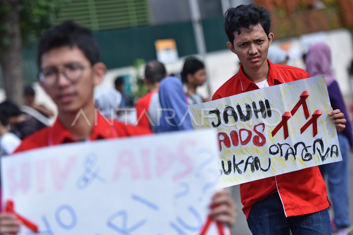 KAMPANYE BAHAYA HIV/AIDS | ANTARA Foto