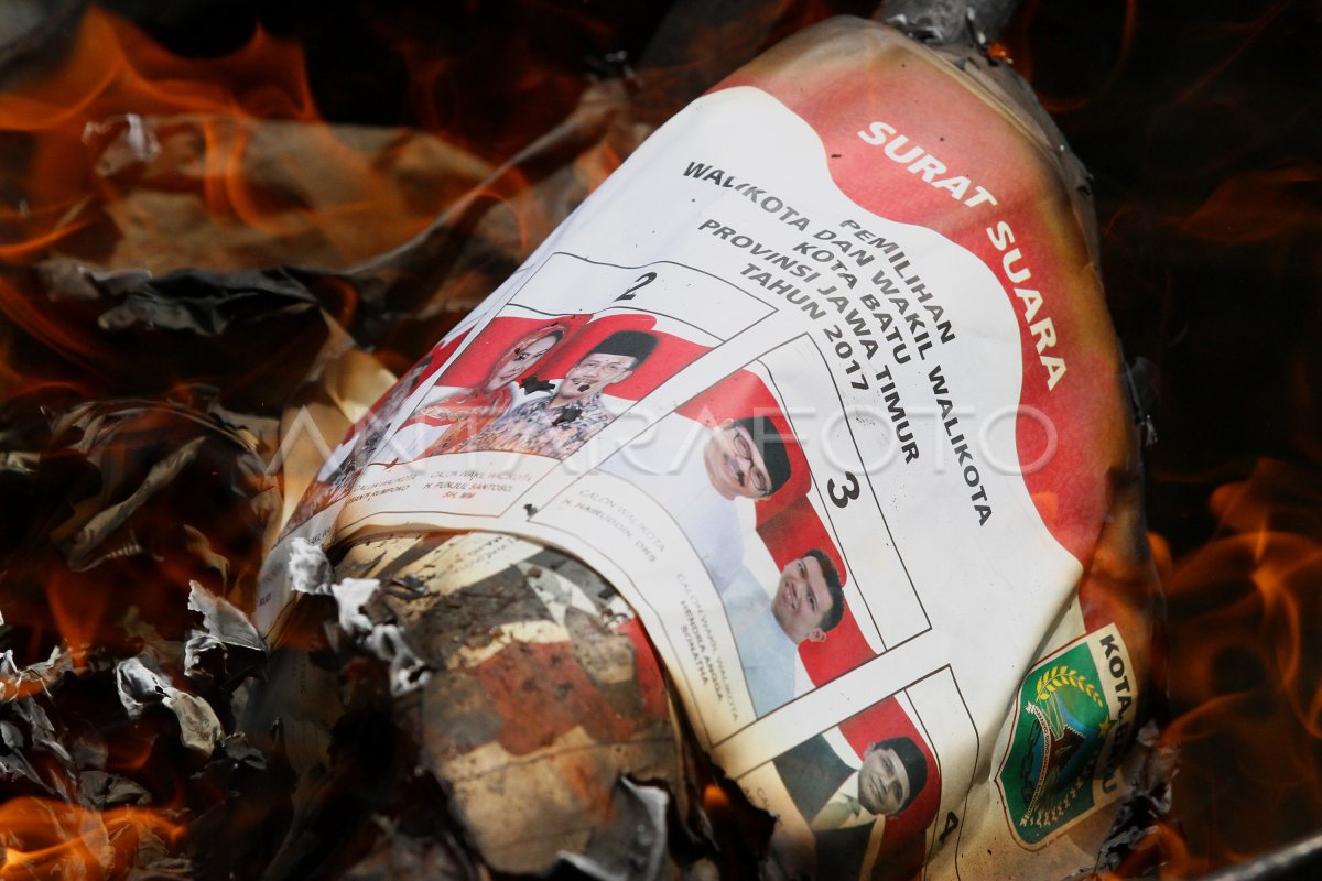 PEMUSNAHAN SURAT SUARA RUSAK | ANTARA Foto