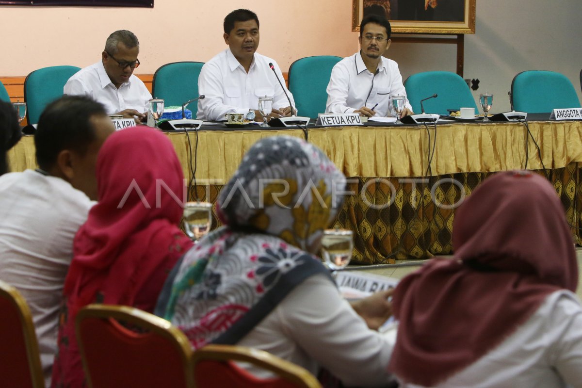 RAPAT EVALUASI PPID KPU | ANTARA Foto RAPAT EVALUASI PPID KPU | ANTARA Foto