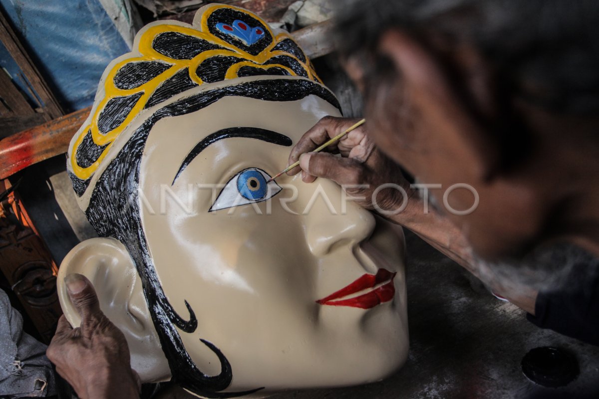KERAJINAN TOPENG ONDEL-ONDEL | ANTARA Foto