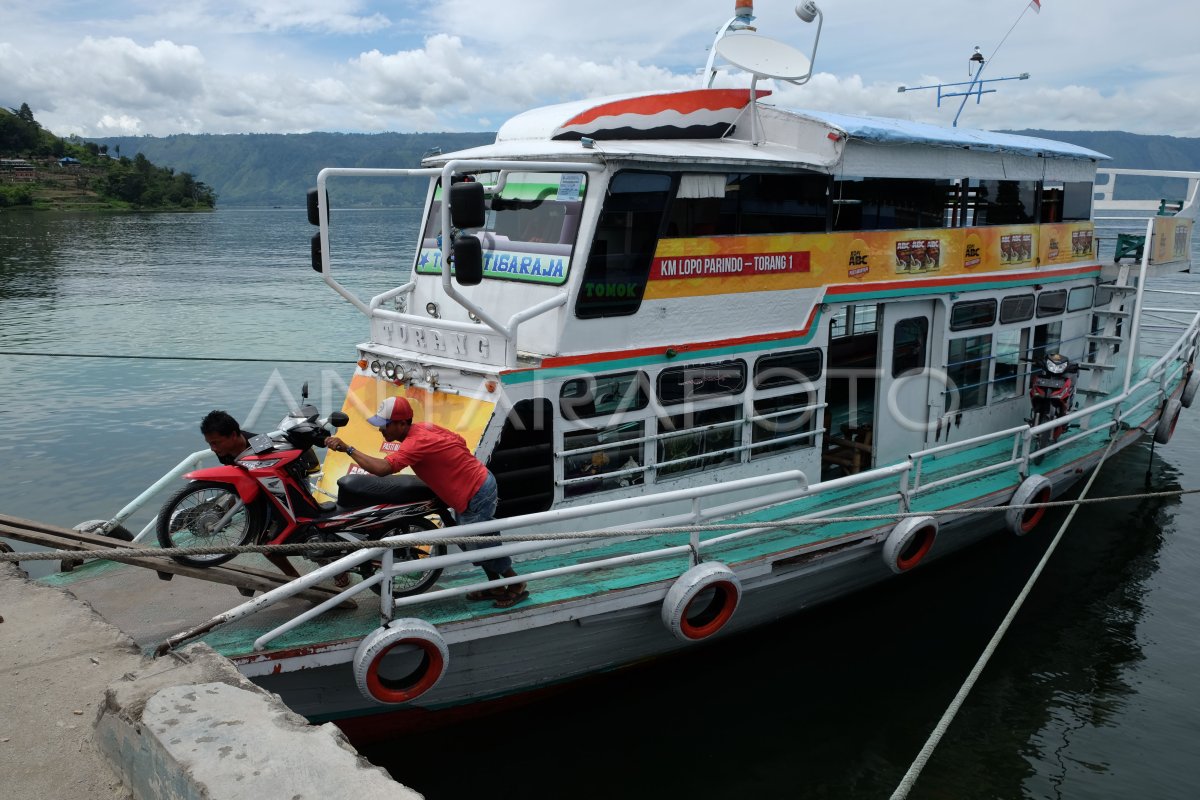 TRANSPORTASI DANAU TOBA | ANTARA Foto