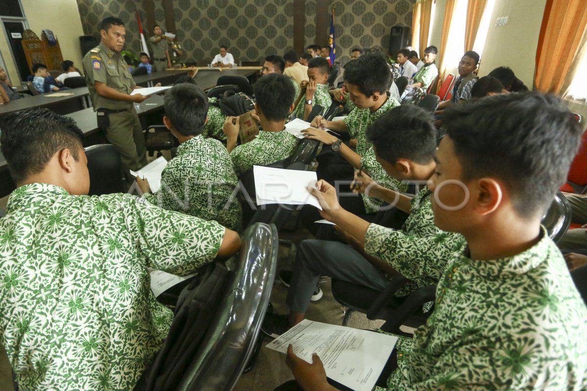 RAZIA PELAJAR BOLOS SEKOLAH | ANTARA Foto