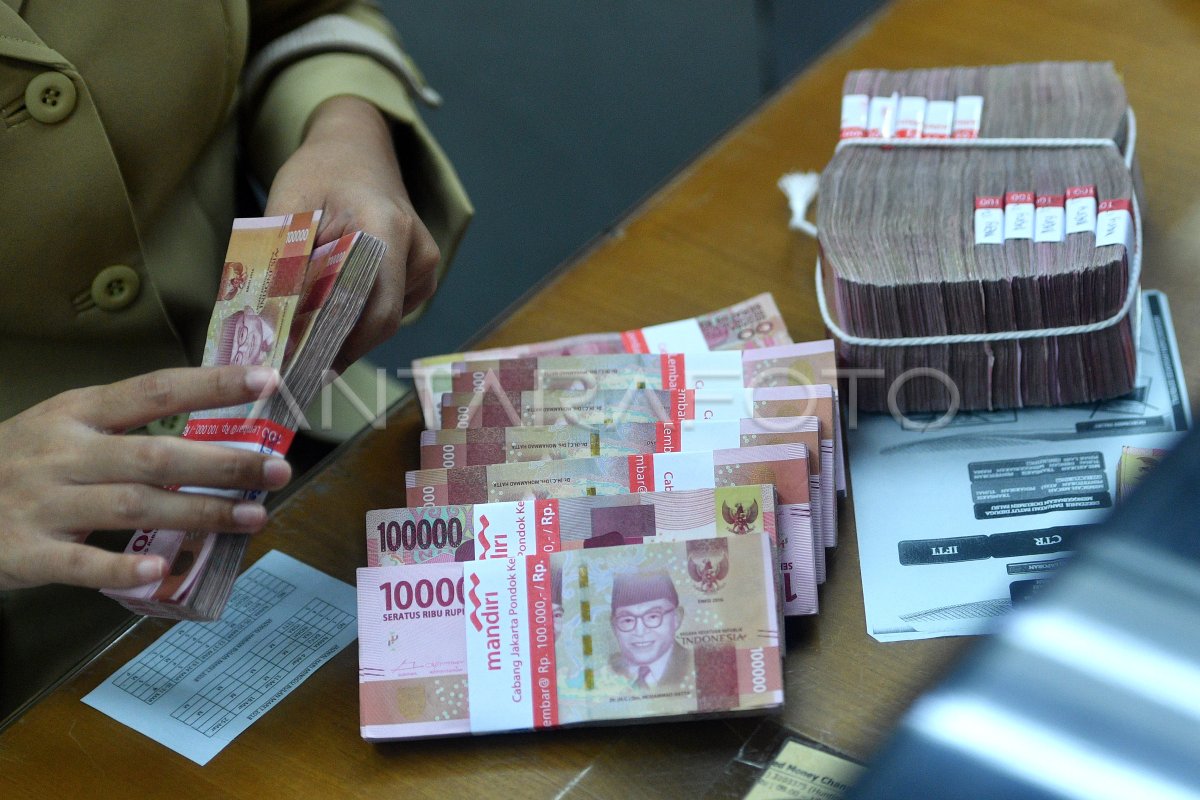 KONDISI NILAI TUKAR RUPIAH | ANTARA Foto