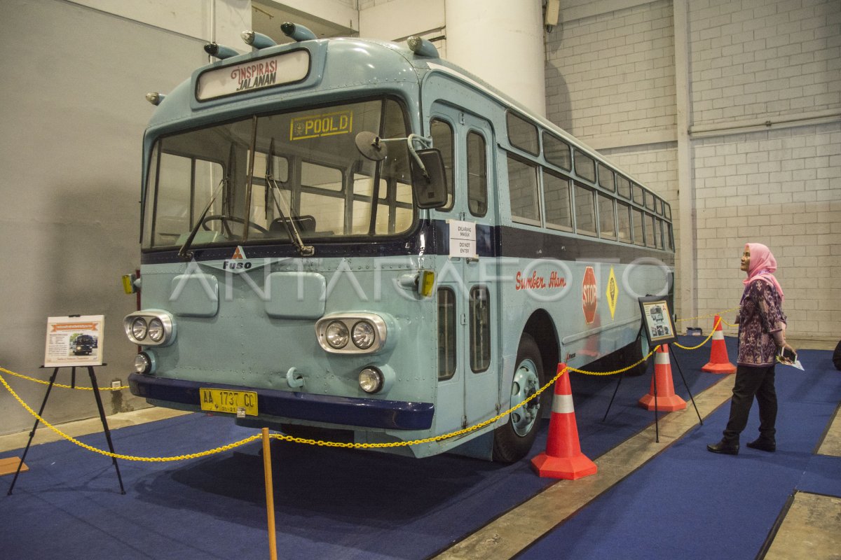 CLÁSICA EXPOSICIÓN DE AUTOBUSES | ANTARA Foto