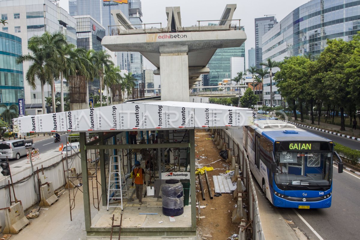 PEMBANGUNAN HALTE TERDAMPAK LRT | ANTARA Foto