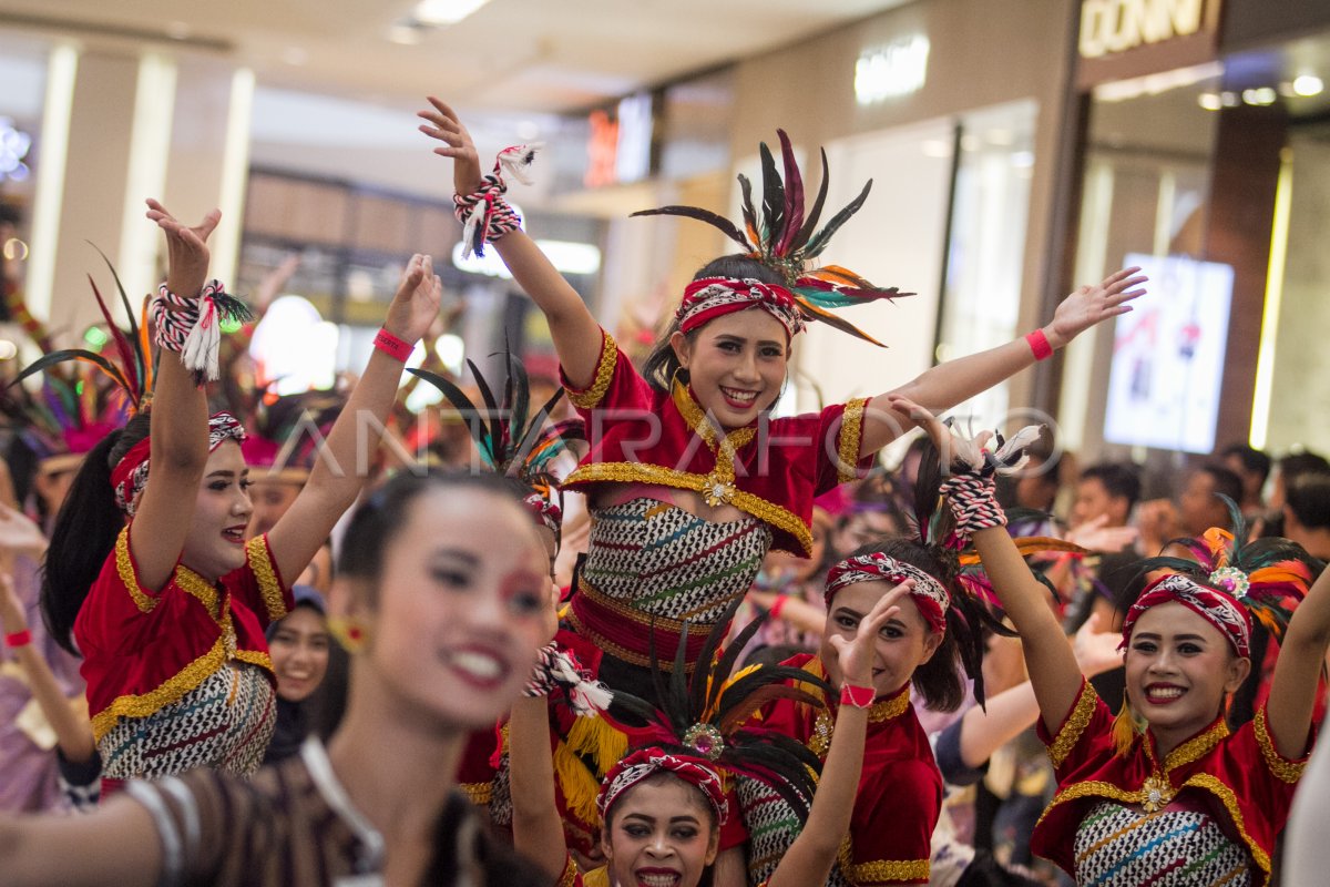 INDONESIA MENARI 2018 SOLO | ANTARA Foto INDONESIA MENARI 2018 SOLO | ANTARA Foto