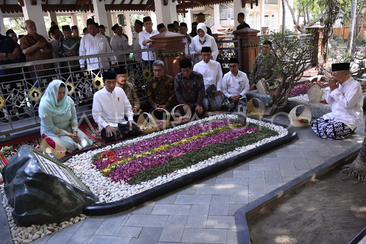 PRESIDEN ZIARAHI MAKAM KELUARGA GUS DUR | ANTARA Foto PRESIDEN ZIARAHI MAKAM KELUARGA GUS DUR | ANTARA Foto