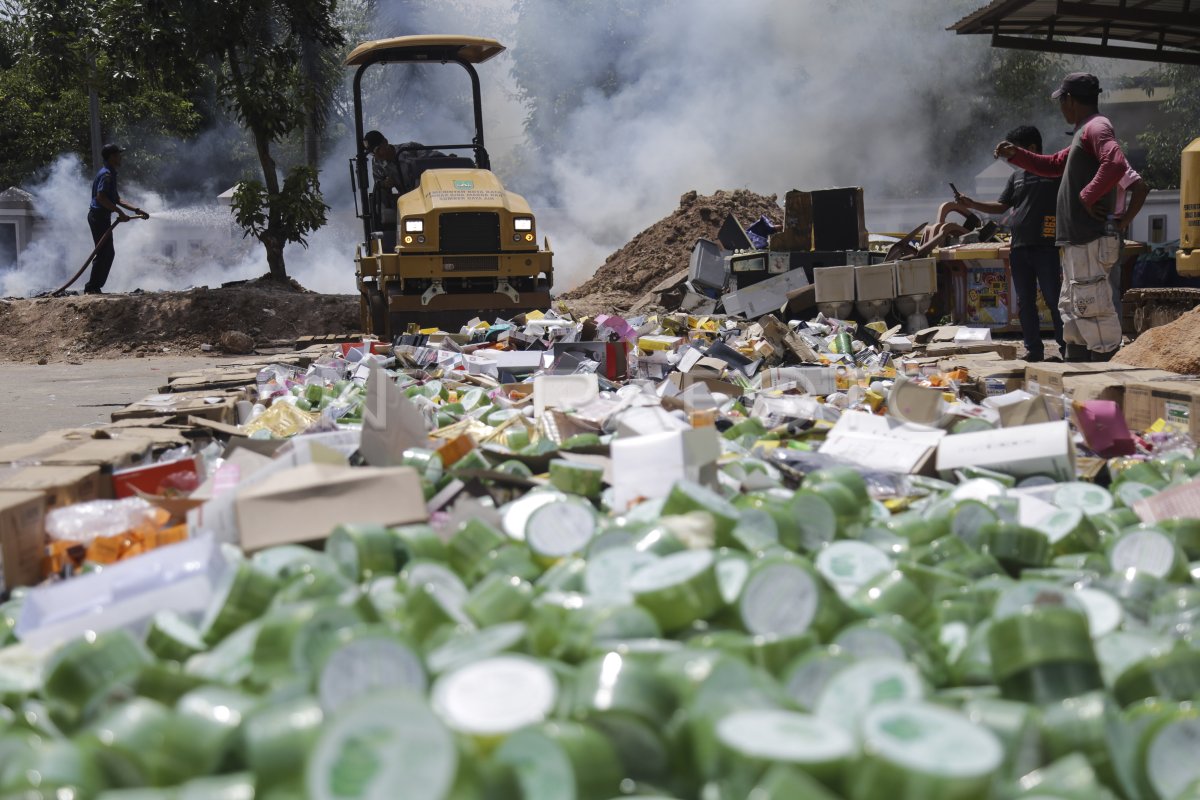 PEMUSNAHAN BARANG BUKTI KEJARI BATAM | ANTARA Foto