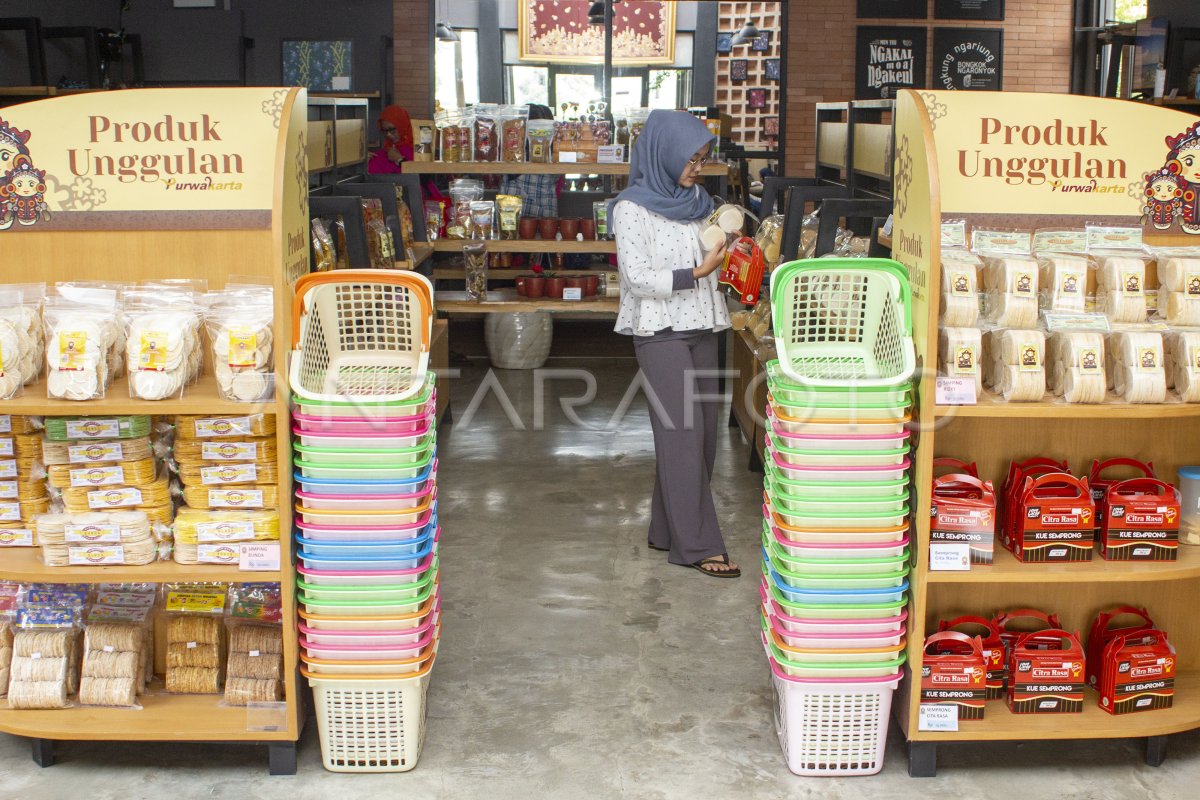 GALERI MENONG PURWAKARTA | ANTARA Foto