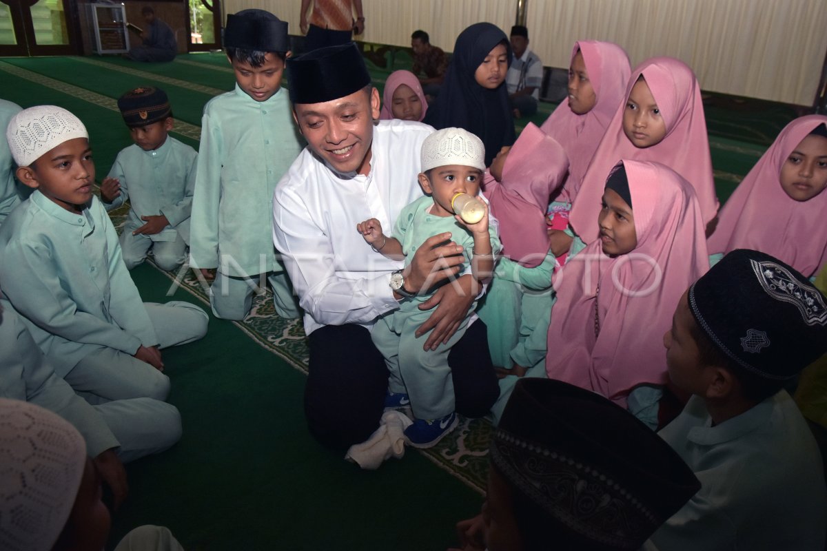 PTPN V SANTUNI ANAK YATIM | ANTARA Foto