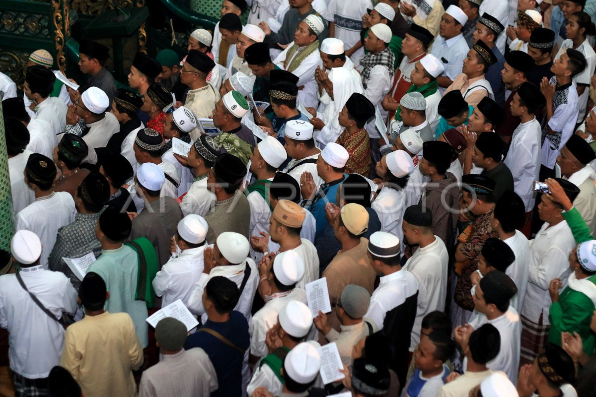 TRADISI MALAM SELIKURAN RAMADHAN | ANTARA Foto TRADISI MALAM SELIKURAN RAMADHAN | ANTARA Foto