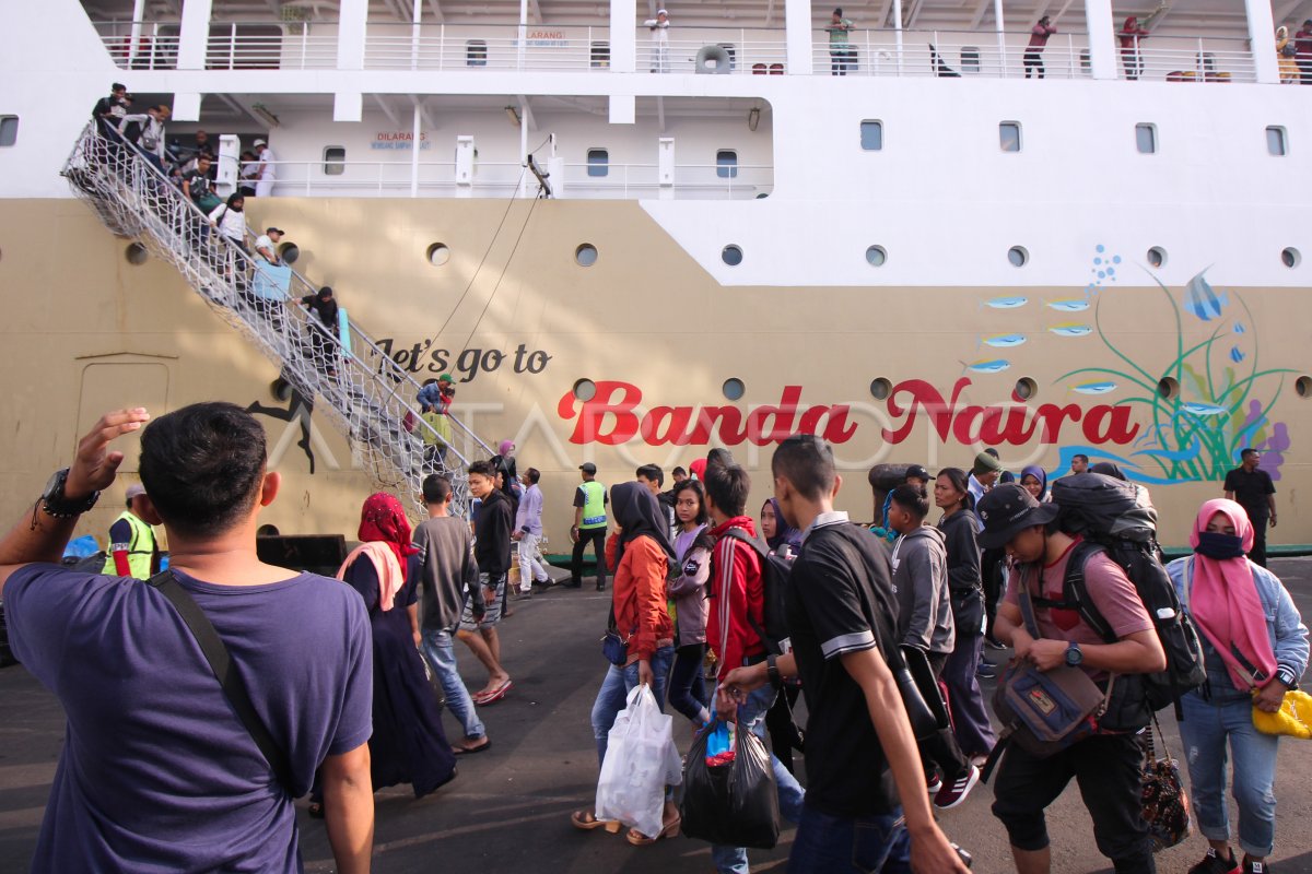 ARUS MUDIK PELABUHAN TANJUNG PERAK | ANTARA Foto