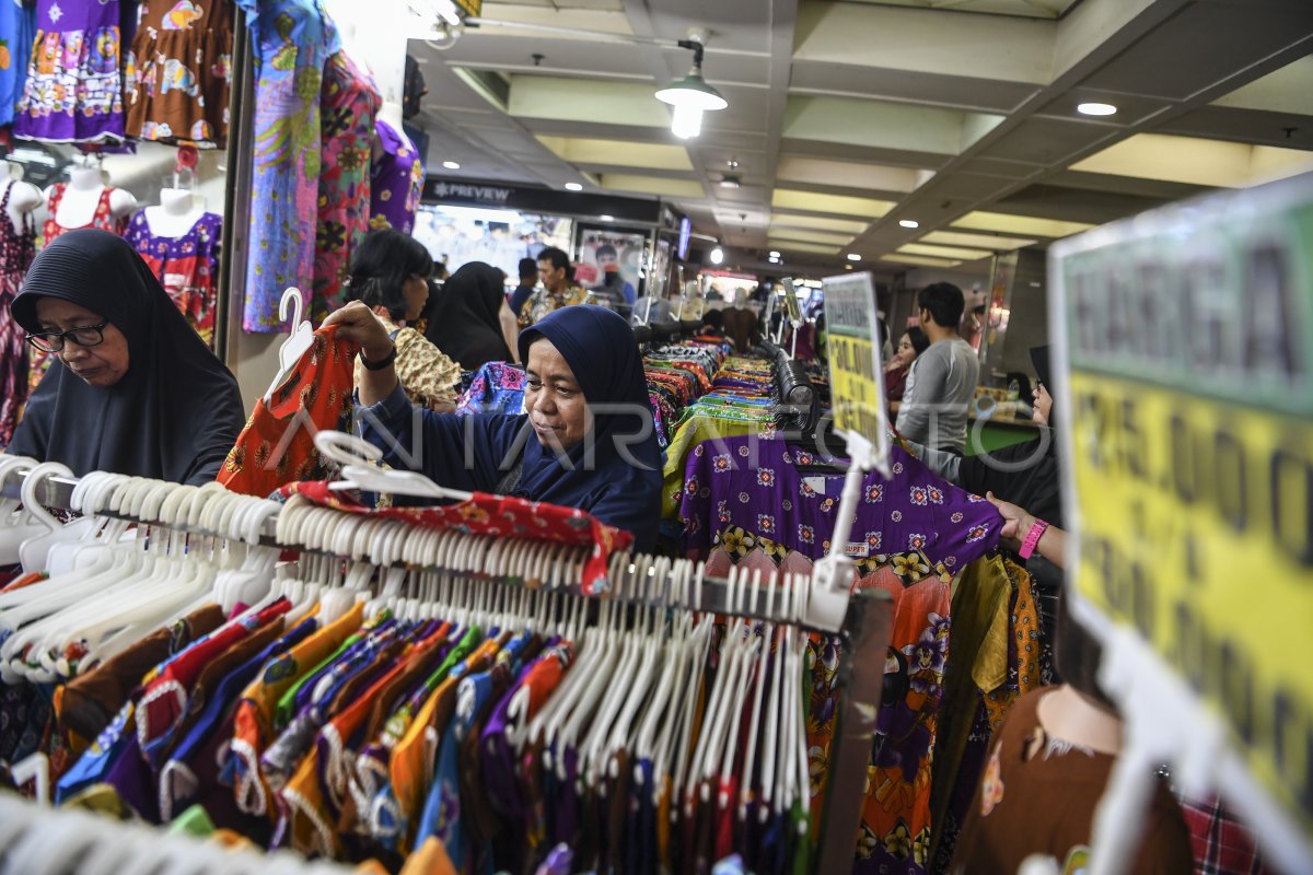 AKTIVITAS DI PASAR TANAH ABANG | ANTARA Foto
