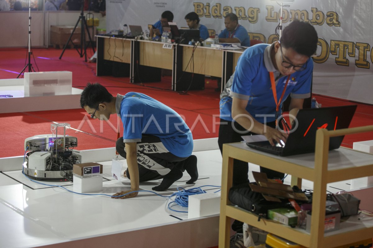 LOMBA KOMPETENSI SISWA SMK 2019 | ANTARA Foto