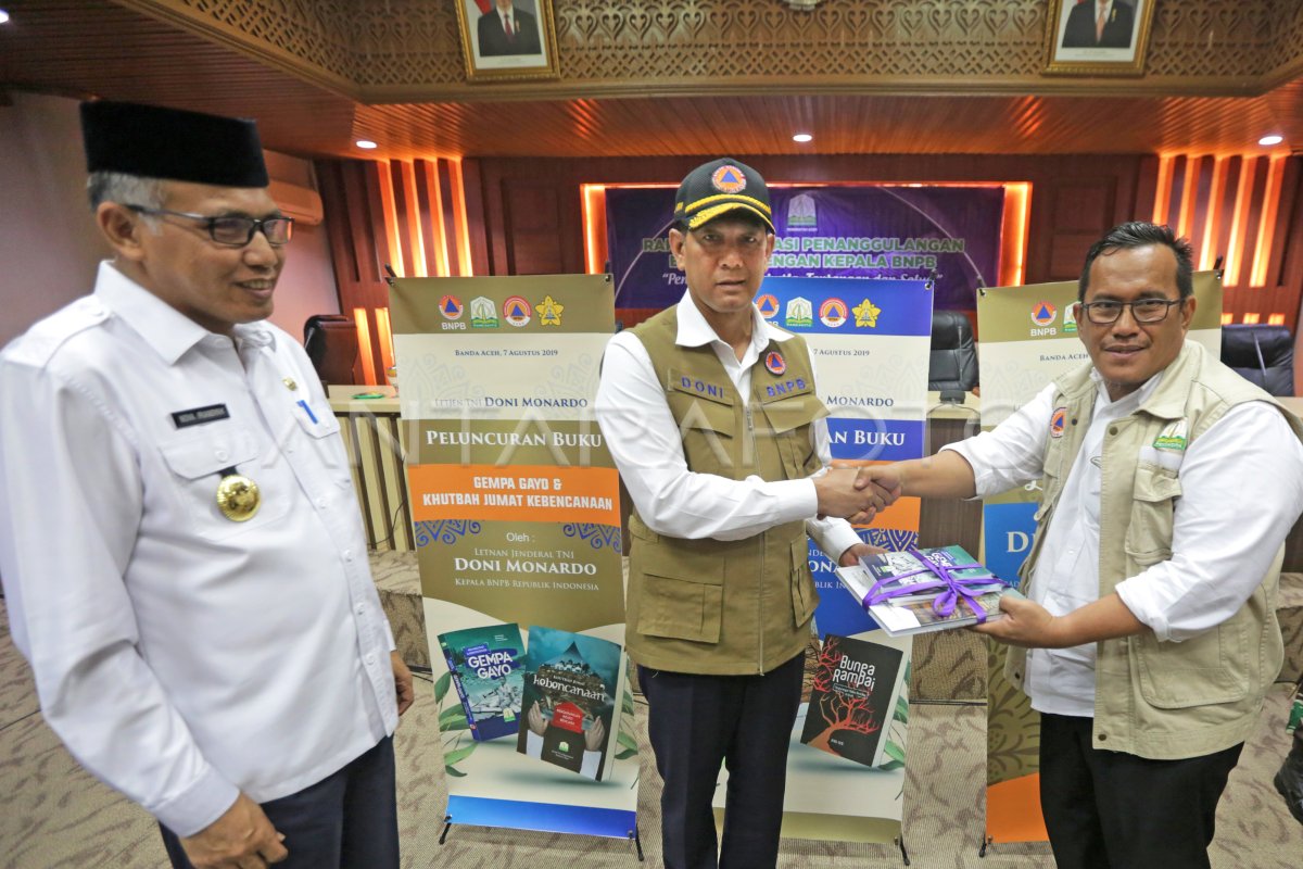 PELUNCURAN BUKU KEBENCANAAN | ANTARA Foto