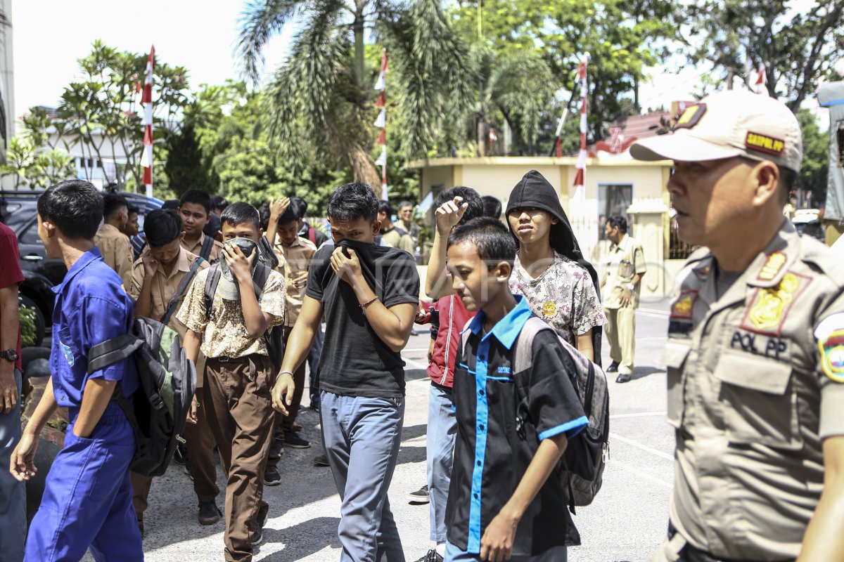 RAZIA PELAJAR BOLOS SEKOLAH | ANTARA Foto