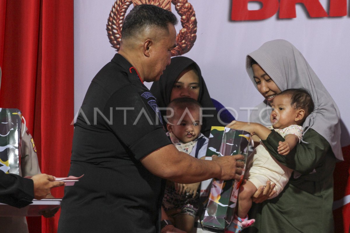BAKTI SOSIAL HUT KE-74 KORPS BRIMOB | ANTARA Foto