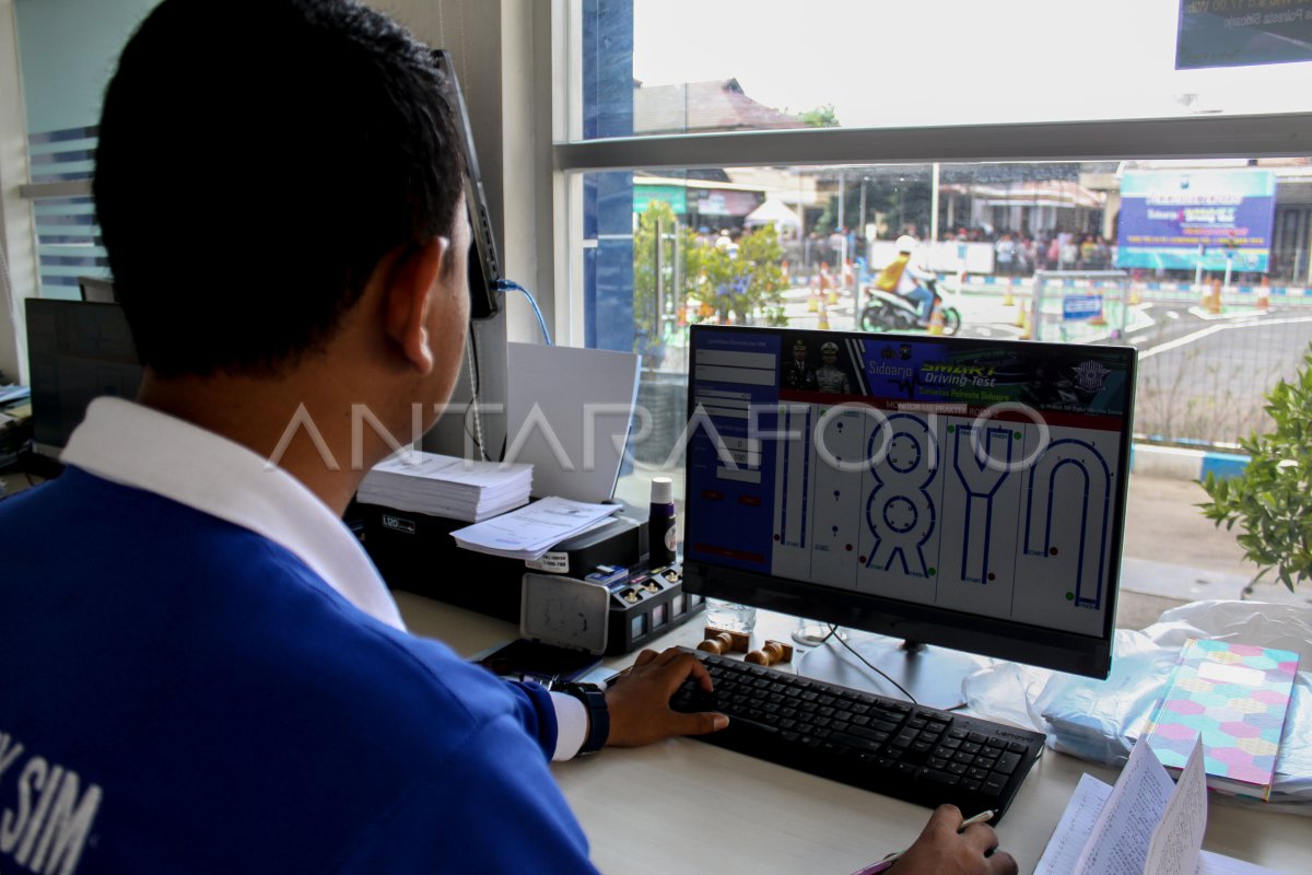 SOCIALIZATION SMART DRIVING TEST SIM | ANTARA Foto SOCIALIZATION SMART DRIVING TEST SIM | ANTARA Foto