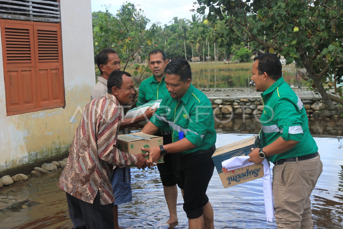 BANTUAN KORBAN BANJIR | ANTARA Foto