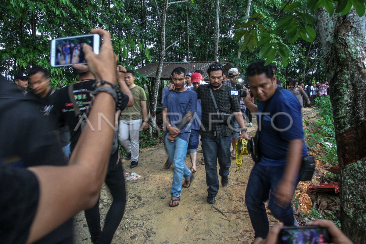 GEREBEK RUMAH TEMPAT PEMBUATAN NARKOBA | ANTARA Foto GEREBEK RUMAH TEMPAT PEMBUATAN NARKOBA | ANTARA Foto