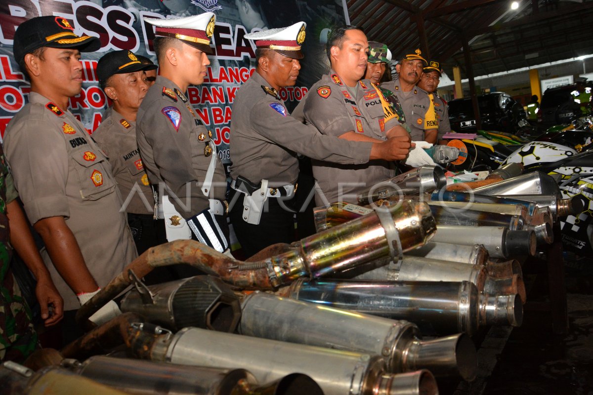 POLRES JOMBANG SITA MOTOR BERKNALPOT BRONG | ANTARA Foto