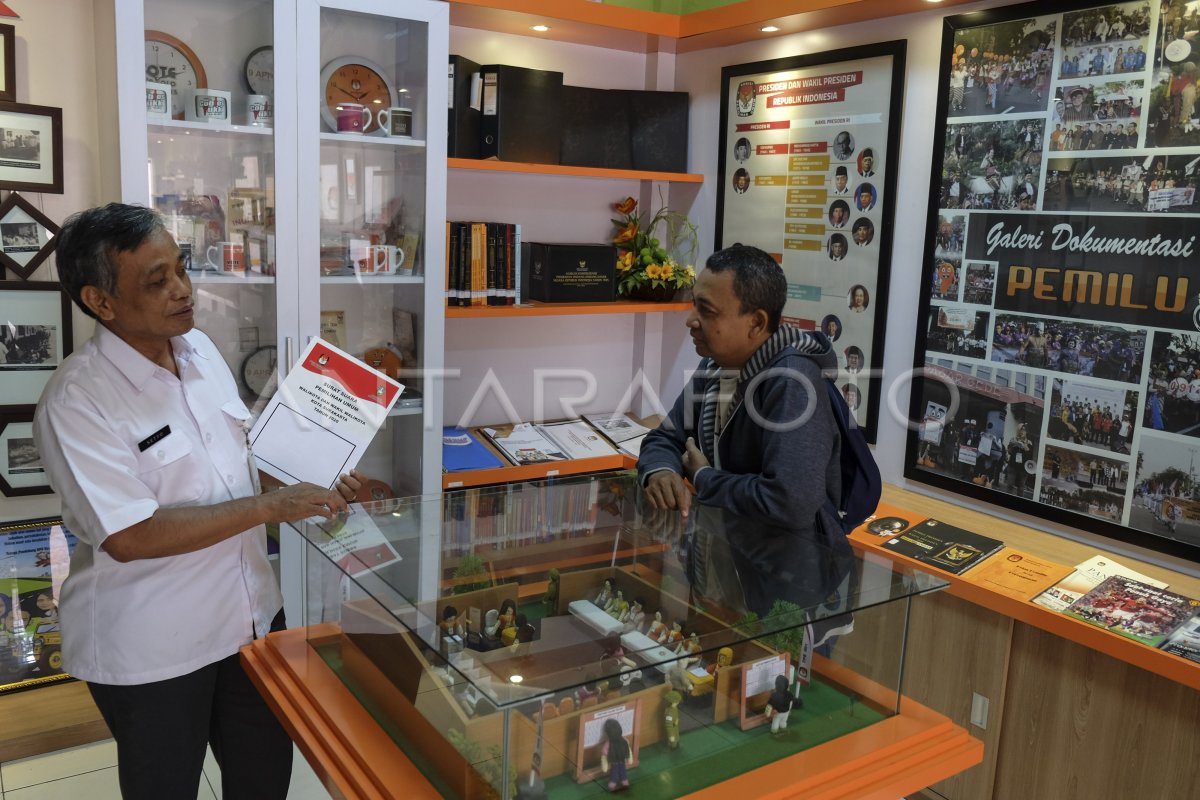 GALERI LITERASI KPU SOLO | ANTARA Foto GALERI LITERASI KPU SOLO | ANTARA Foto