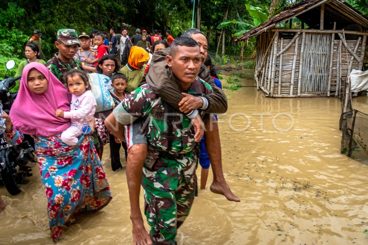 BANJIR AKIBAT TANGGUL JEBOL DI DEMAK | ANTARA Foto BANJIR AKIBAT TANGGUL JEBOL DI DEMAK | ANTARA Foto