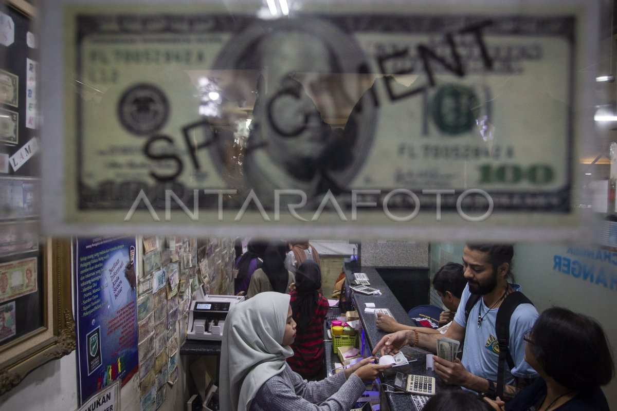 NILAI TUKAR RUPIAH MELEMAH | ANTARA Foto