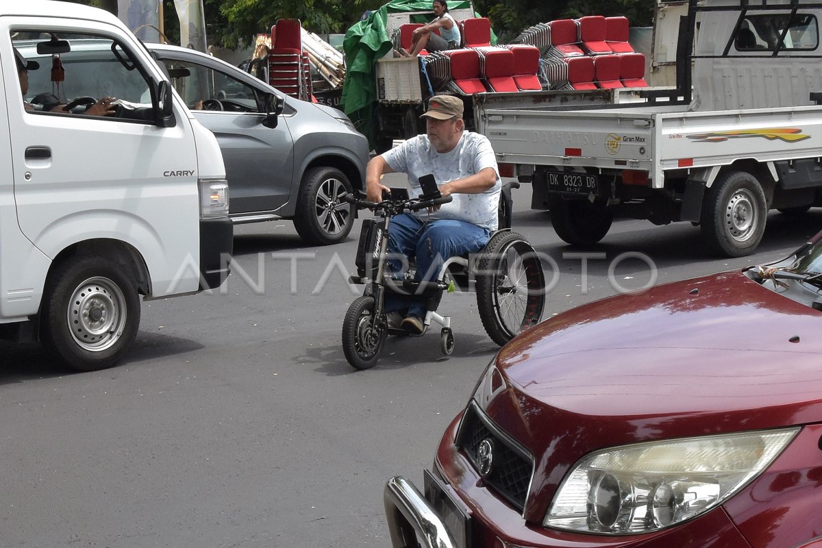WNA MELANGGAR LALU LINTAS DI BALI | ANTARA Foto