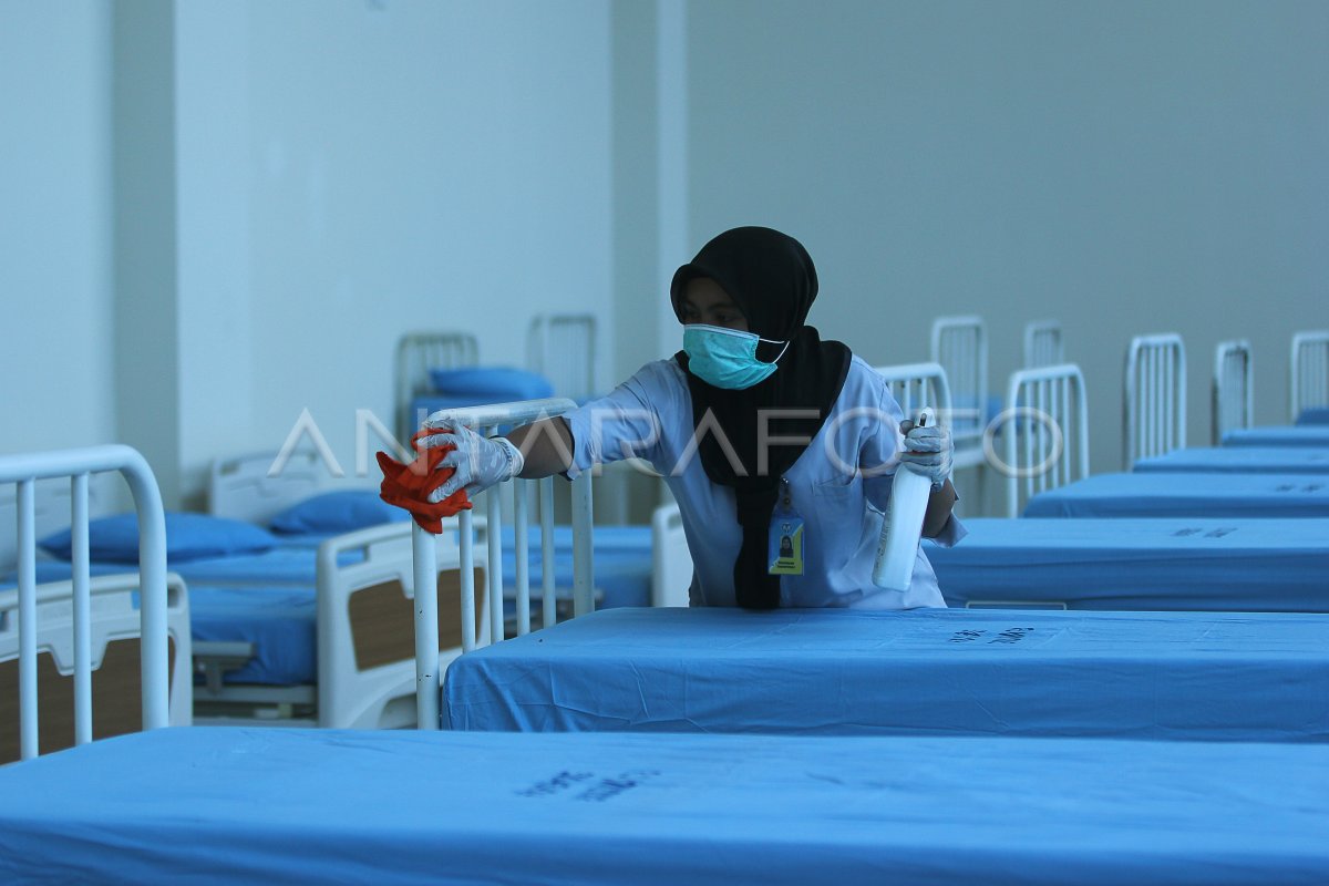 PENAMBAHAN RUANG ISOLASI COVID-19 | ANTARA Foto