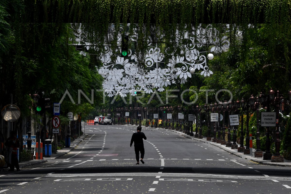 PENUTUPAN JALAN DI SURABAYA | ANTARA Foto PENUTUPAN JALAN DI SURABAYA | ANTARA Foto