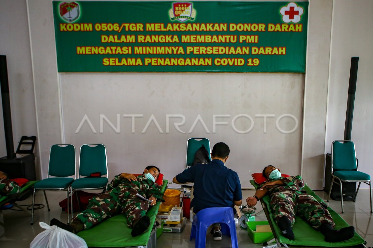 DONOR DARAH TNI DI TANGERANG | ANTARA Foto