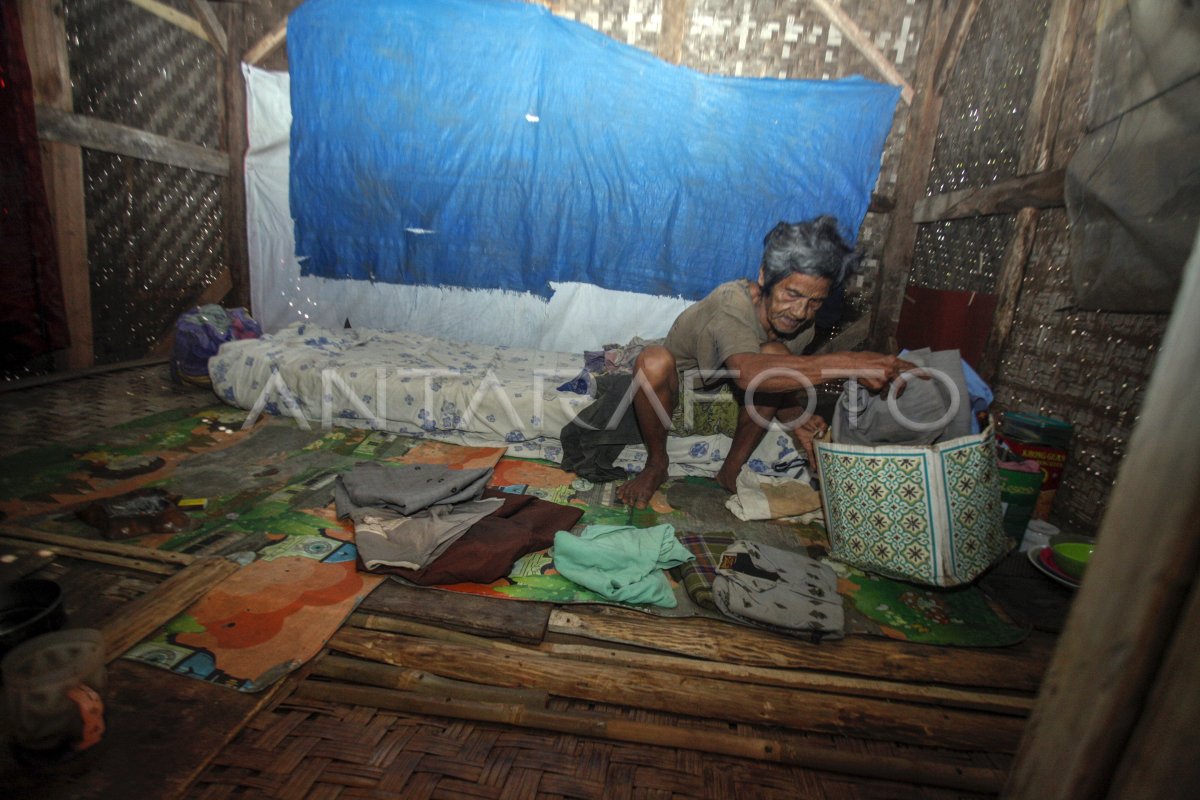 PROGRAM BEDAH RUMAH TIDAK LAYAK HUNI | ANTARA Foto PROGRAM BEDAH RUMAH TIDAK LAYAK HUNI | ANTARA Foto