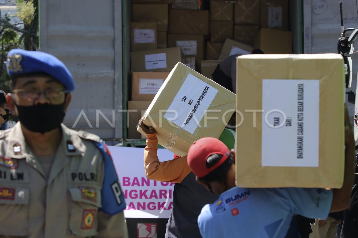BANTUAN UNTUK KORBAN BENCANA BANJIR MASAMBA | ANTARA Foto