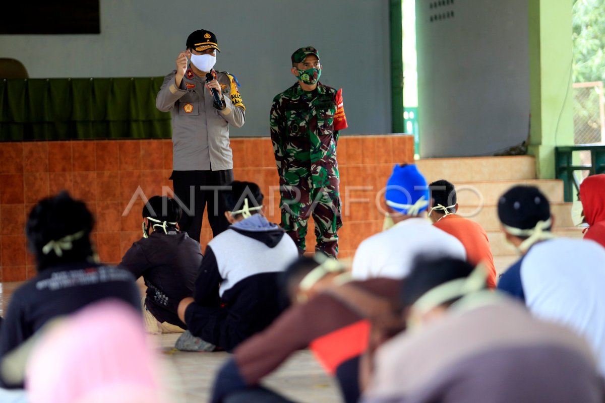 WARGA TERJARING RAZIA MASKER | ANTARA Foto