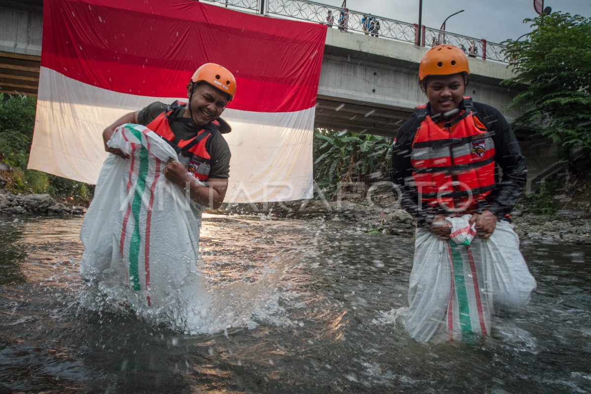 LOMBA BALAP KARUNG DI SUNGAI | ANTARA Foto