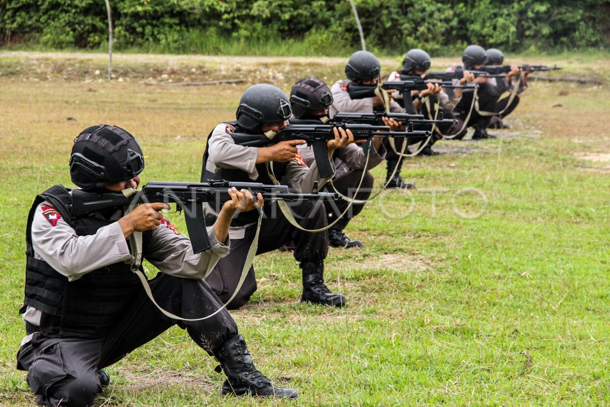 PERSONEL BRIMOB POLDA ACEH LATIHAN PEMANTAPAN KEMAMPUAN MENEMBAK | ANTARA Foto