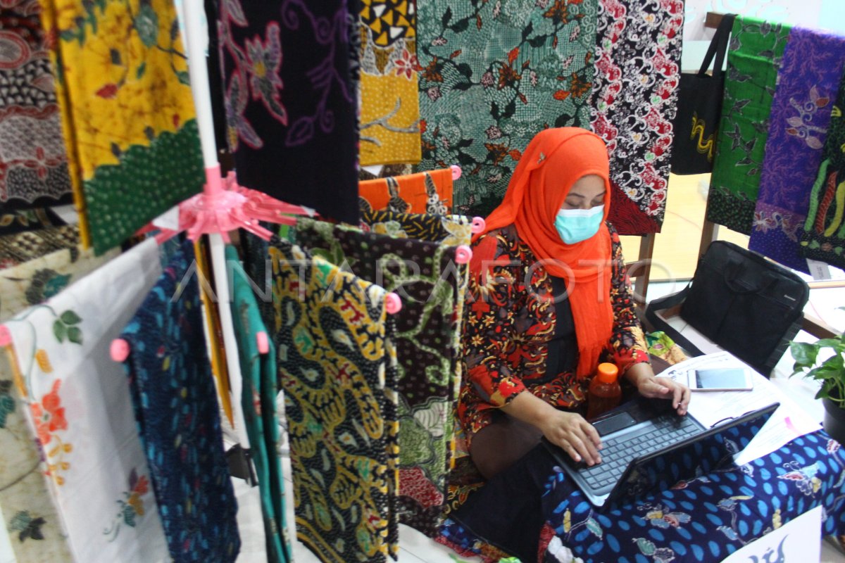 DIGITALISASI PASAR BATIK | ANTARA Foto