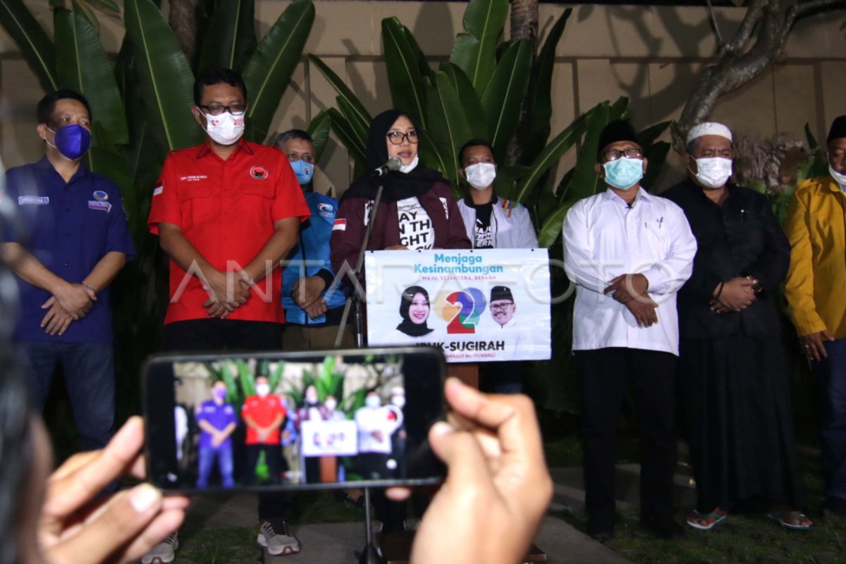 IPUK-SUGIRAH SUPERIOR QUICK COUNT BANYUWANGI PILKADA | ANTARA Foto