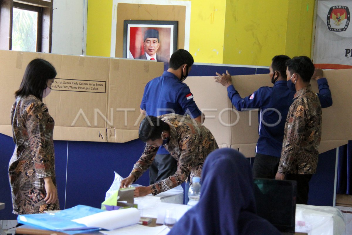 REKAPITULASI SUARA PILKADA TINGKAT PPK DI RIAU | ANTARA Foto