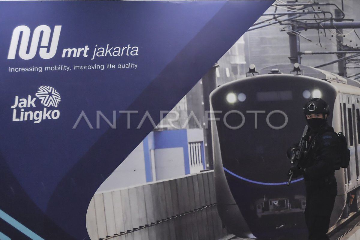 SIMULASI PENANGANAN ANCAMAN BOM DAN TERORISME | ANTARA Foto