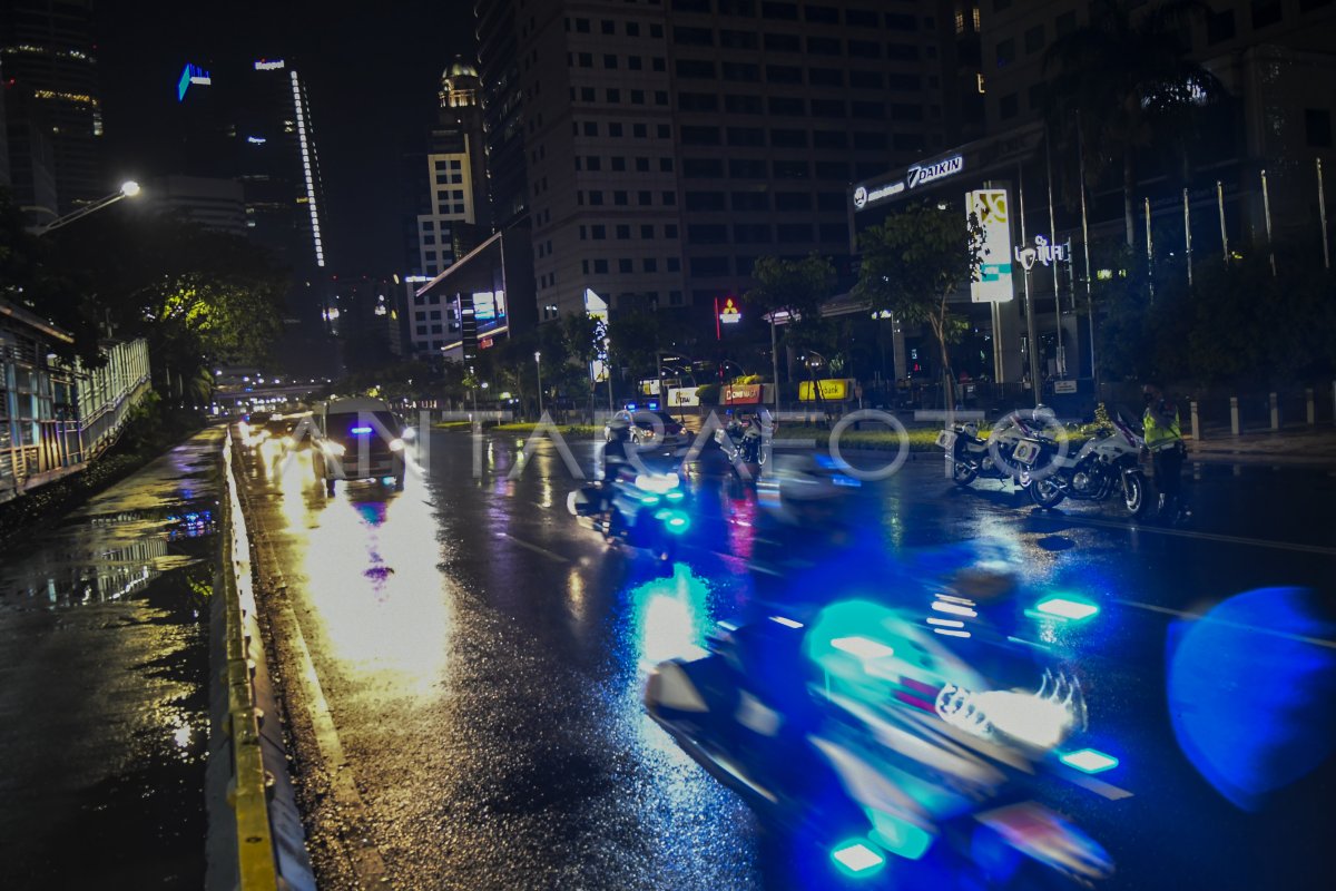 PENUTUPAN JALAN SUDIRMAN-THAMRIN | ANTARA Foto