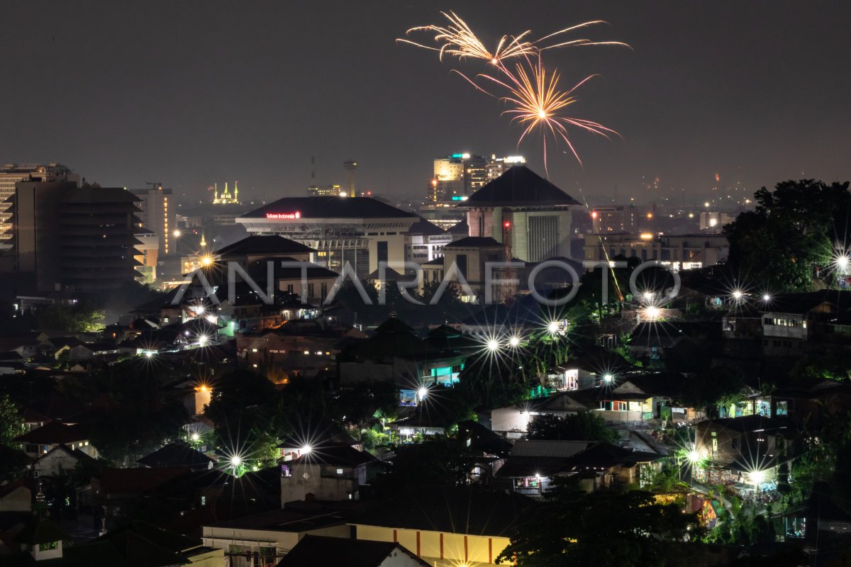 PERGANTIAN TAHUN SEPI DI TENGAH PANDEMI | ANTARA Foto PERGANTIAN TAHUN SEPI DI TENGAH PANDEMI | ANTARA Foto
