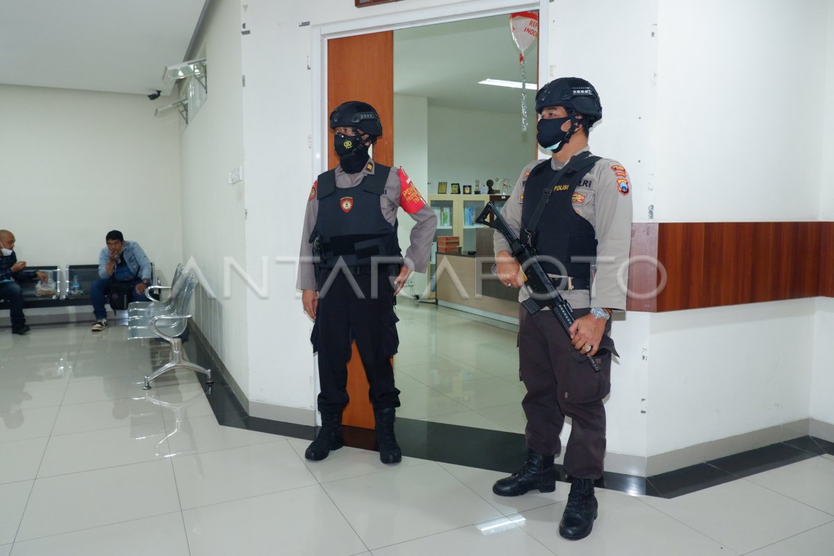 KPK GELEDAH KANTOR WALI KOTA BATU | ANTARA Foto KPK GELEDAH KANTOR WALI KOTA BATU | ANTARA Foto