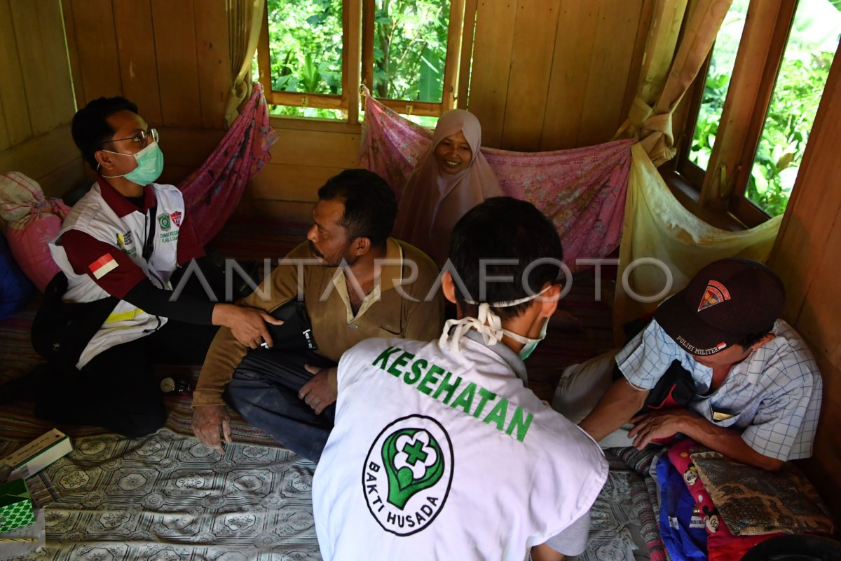 PEMERIKSAAN KESEHATAN KORBAN GEMPA | ANTARA Foto
